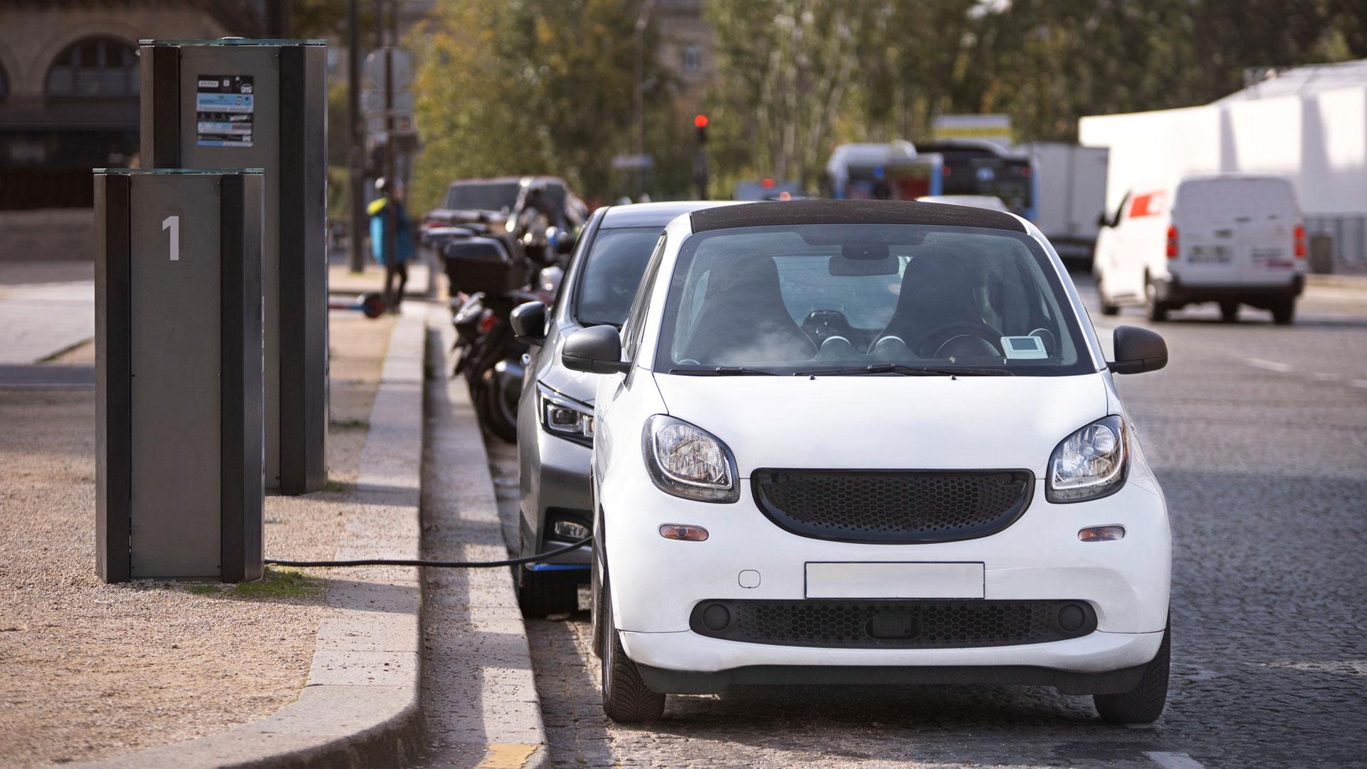 Unplugging the Pros and Cons of Home EV Charging vs. Public Charging ...